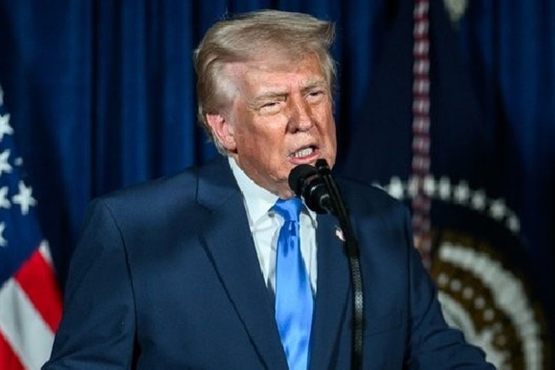 ఫోర్డ్ ఫ్యాక్టరీలో ట్రంప్‌కు నిరసన.. మధ్య వేలితో బదులిచ్చిన అధ్యక్షుడు ...